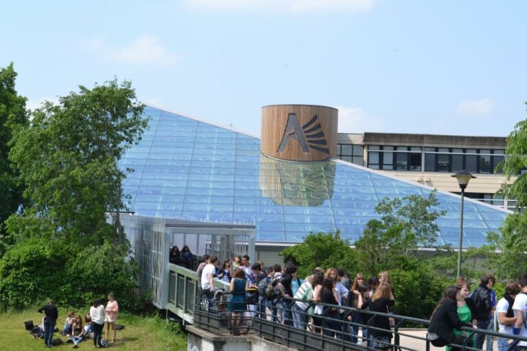Collège / Lycée - La Chapelle Gonaguet